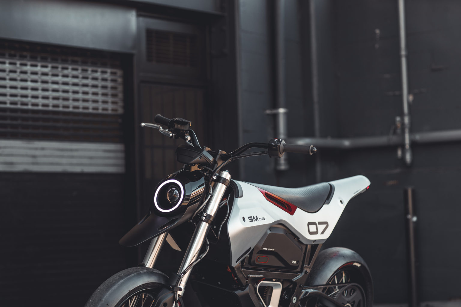 Huge Moto custom Zero FXS - The Bullitt