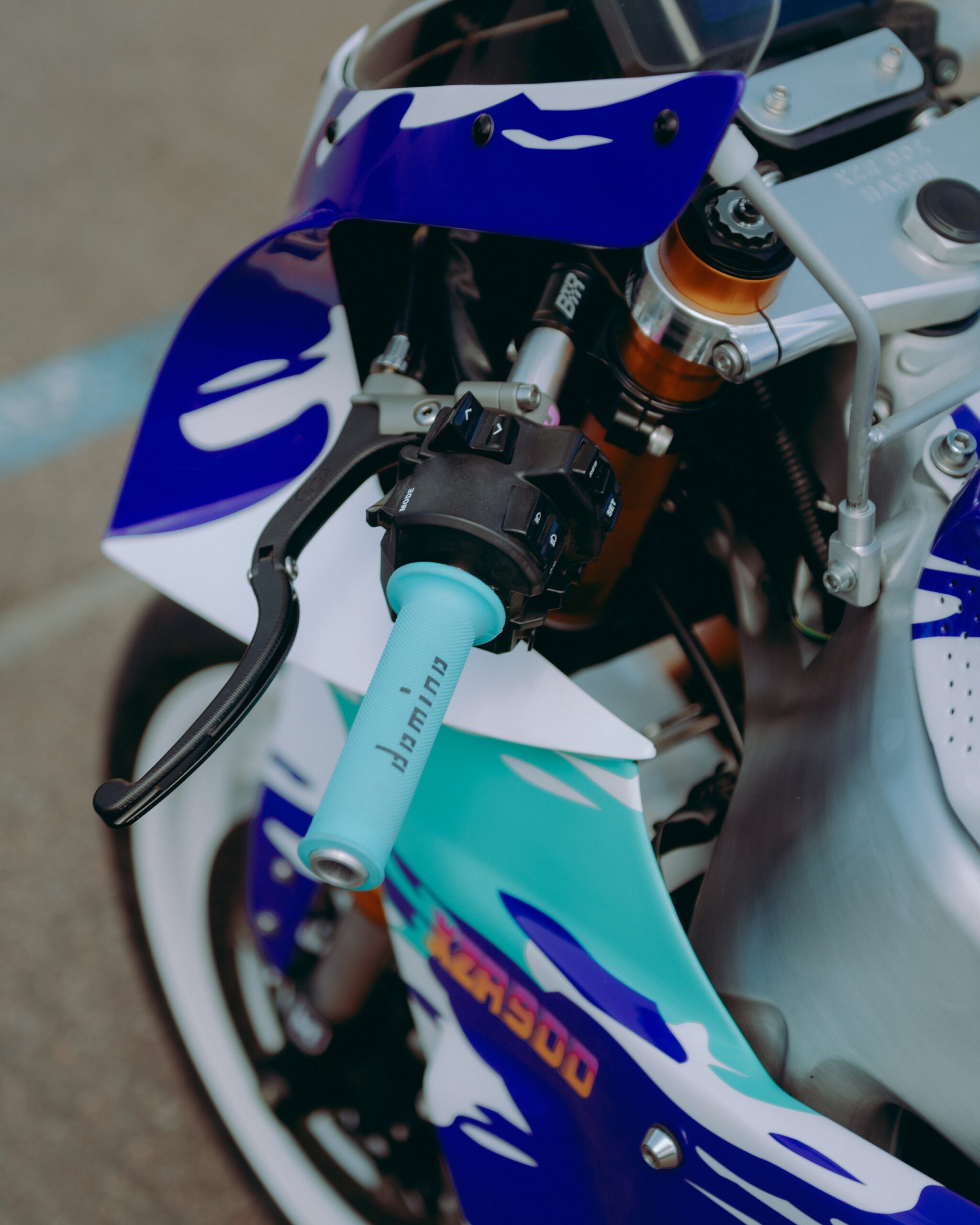 XZR900 Thunderbolt: Haxch Moto’s 1990s-Inspired Weapon - The Bullitt